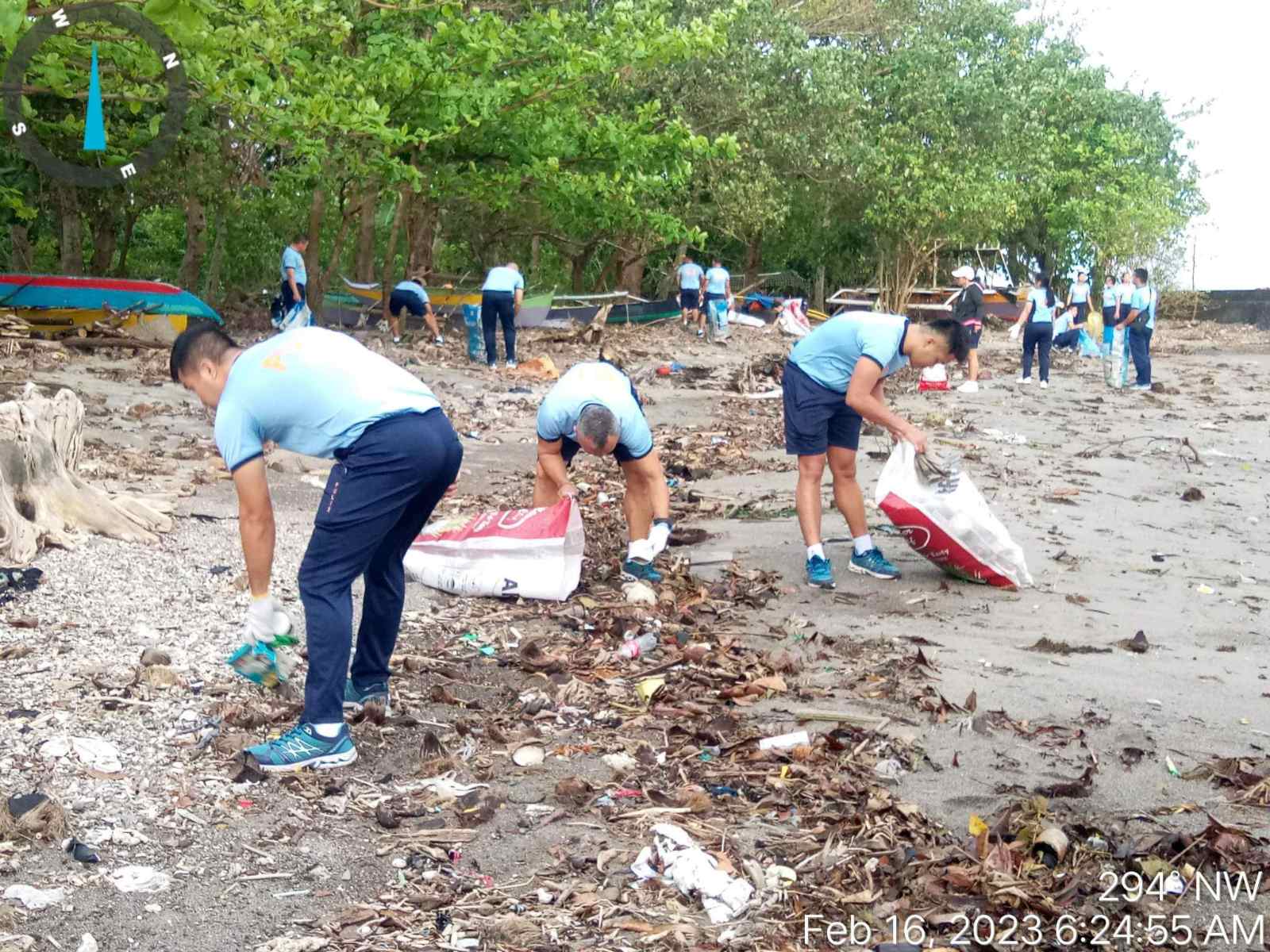 Simultaneous Coastal Clean-up Drive isinagawa ng Camiguin PNP - Pulis ...