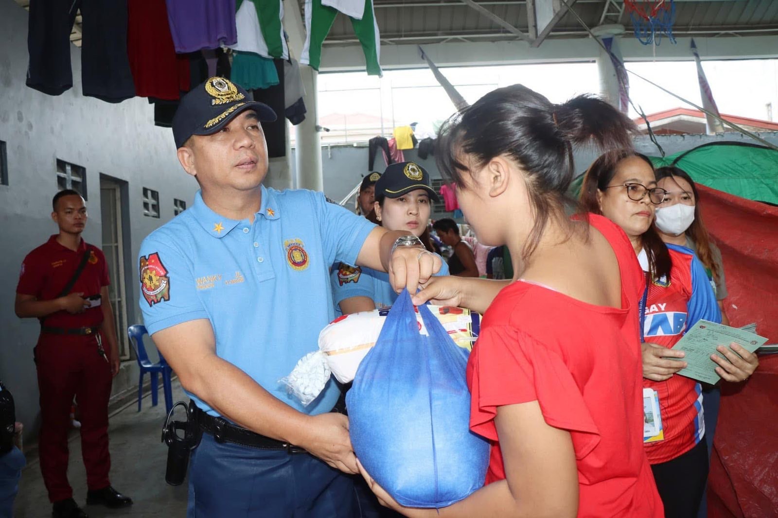 PRO 4A, namahagi ng relief goods sa San Pedro, Laguna