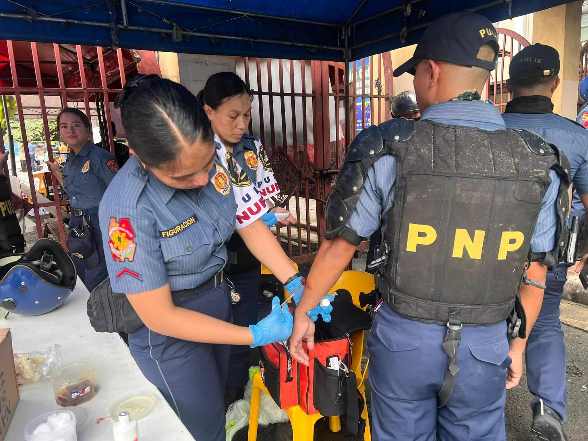 Mga pulis, nasugatan habang nagbibigay seguridad sa kilos protesta sa ...