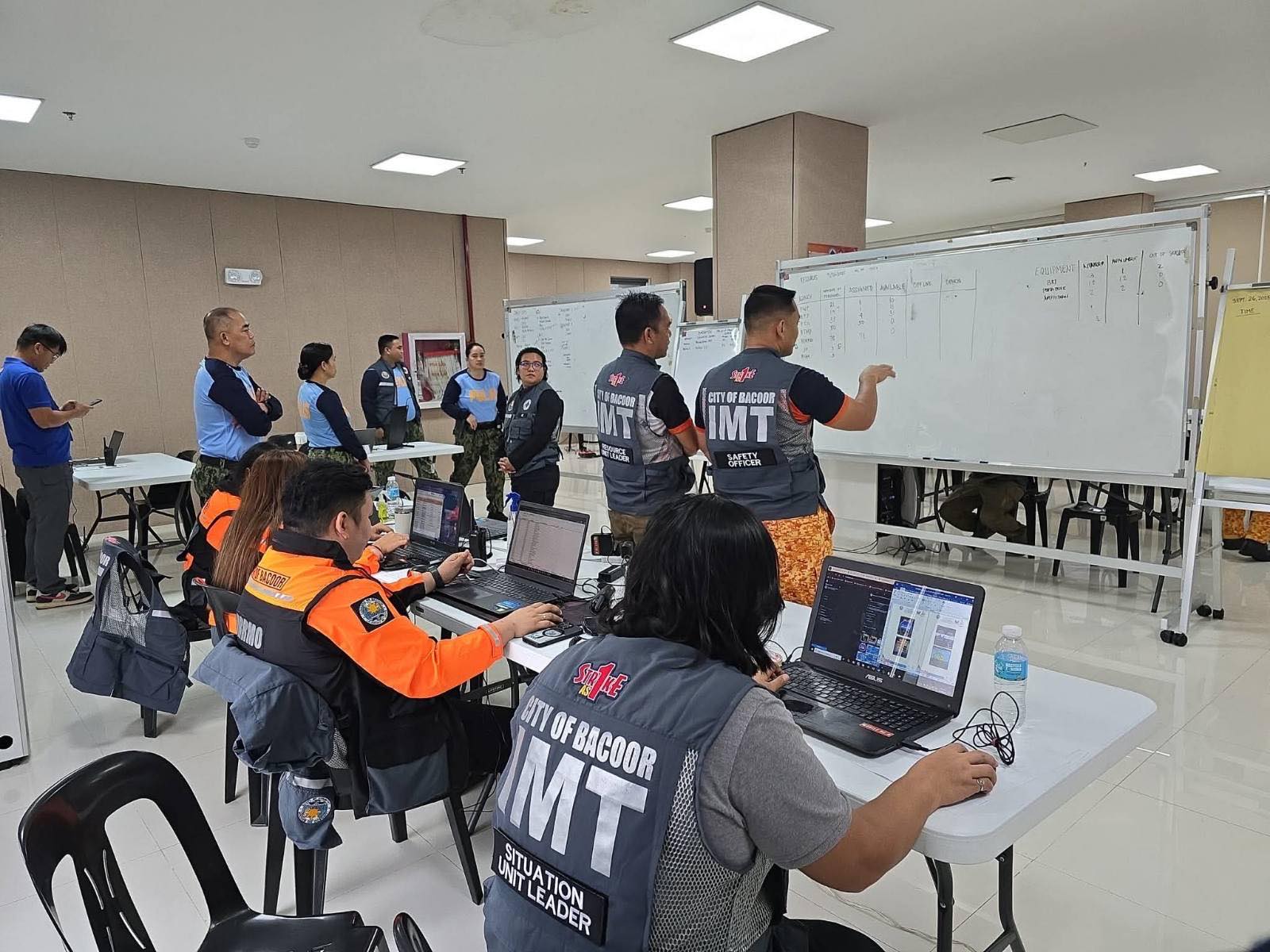 Bacoor Police at BDRRMO, mahigpit na binabantayan ang Bagyong “Opong”