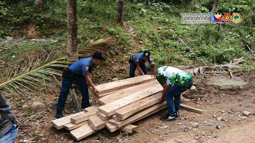 PRO CAR, nasamsam ang iniwang troso sa Kalinga