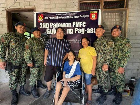 “Gulong ng Pag-asa” ng 2nd Palawan PMFC, nagkaloob ng wheelchair sa ...